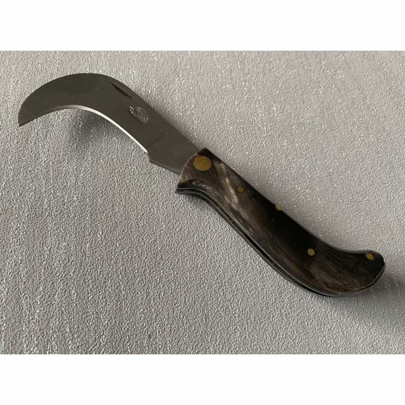 Couteau de poche serpette manche corne motif Hérisson.